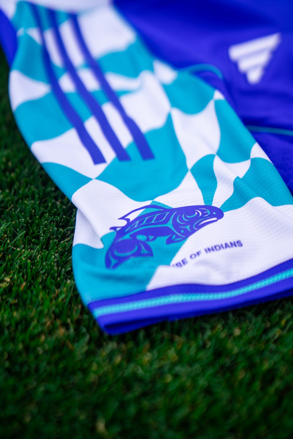 Sounders unveil 1990's-coded "Orca Kit"