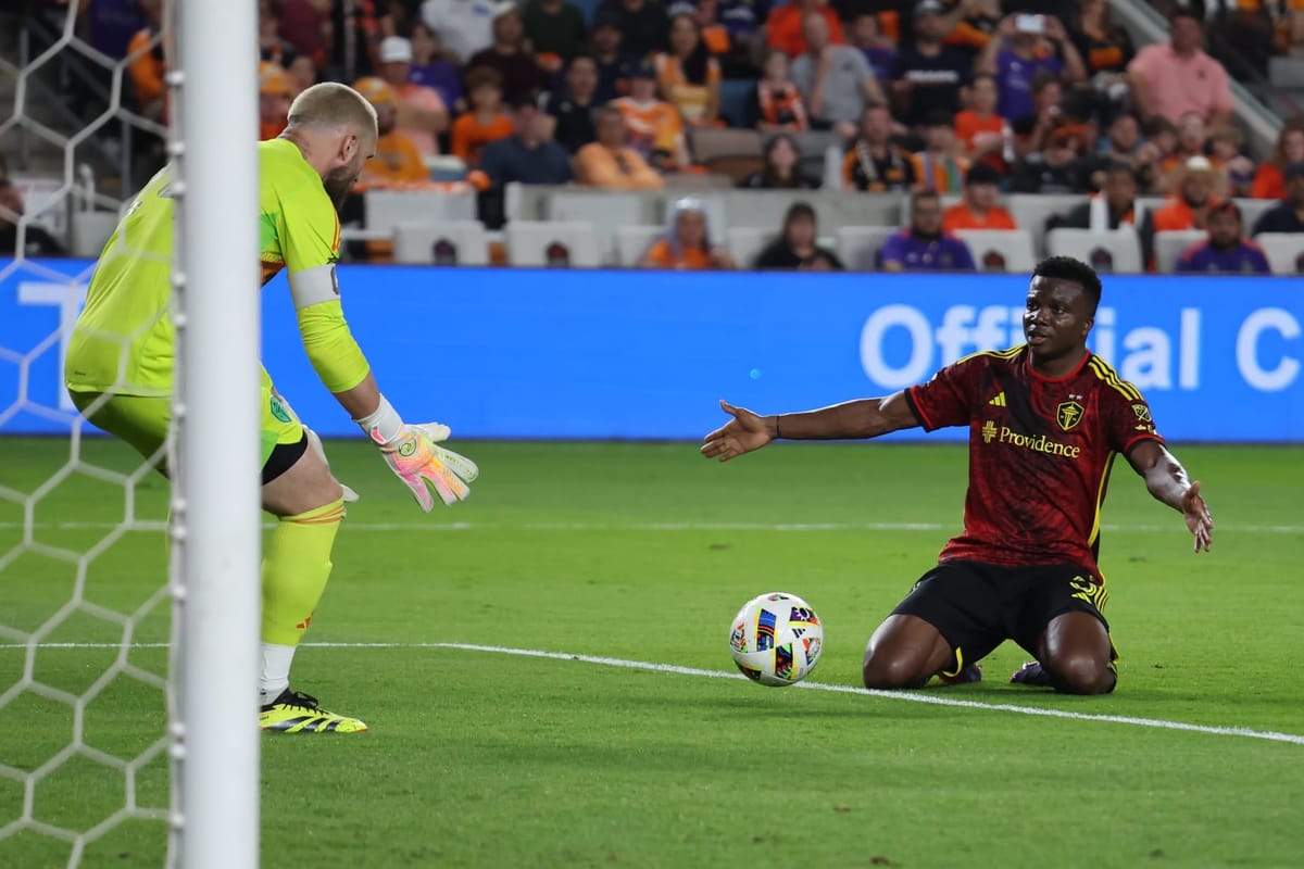 Nouhou appears to be ready to play vs. LA Galaxy