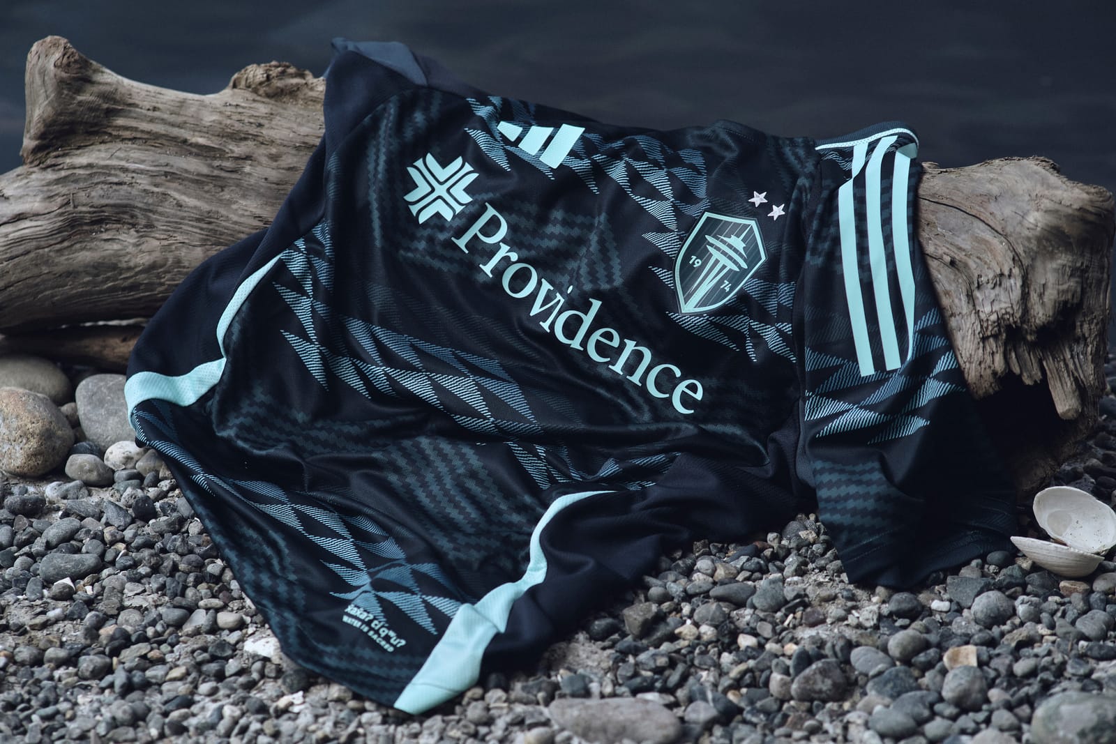 Sounders make waves with the Salish Sea Kit