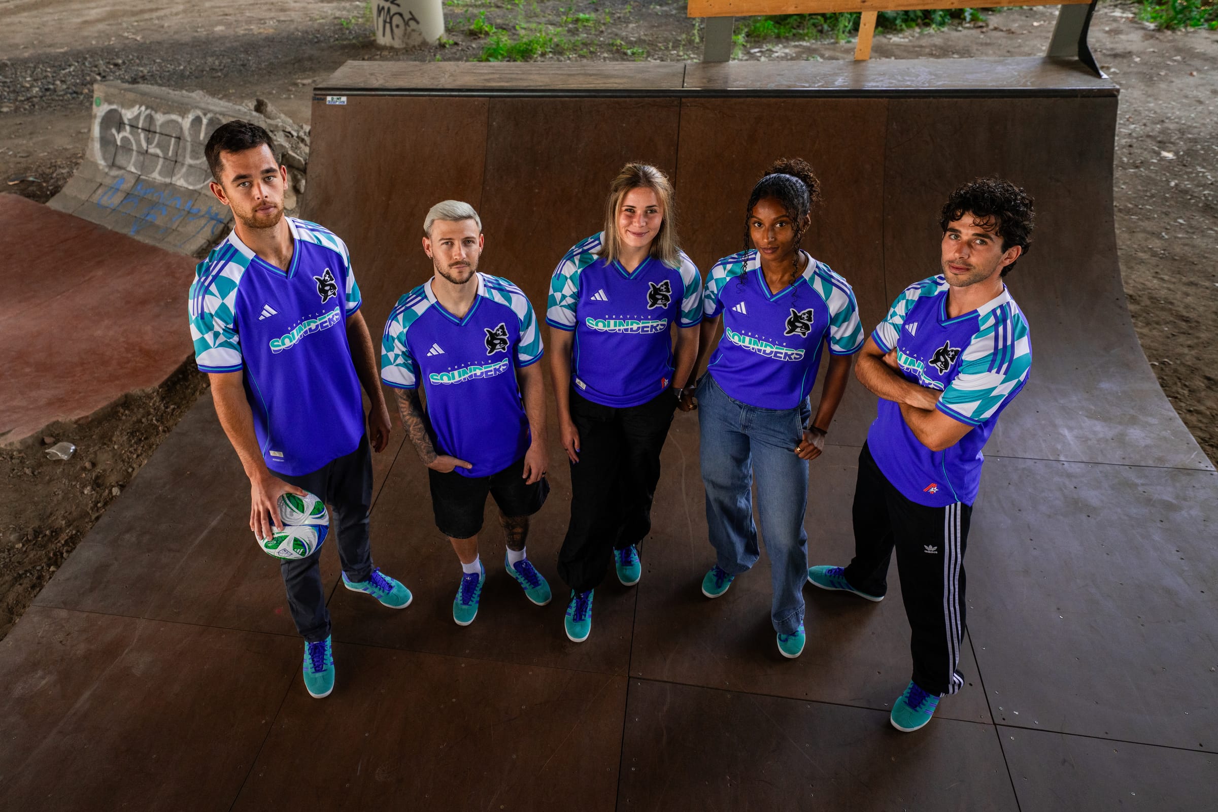 Sounders unveil 1990's-coded "Orca Kit"