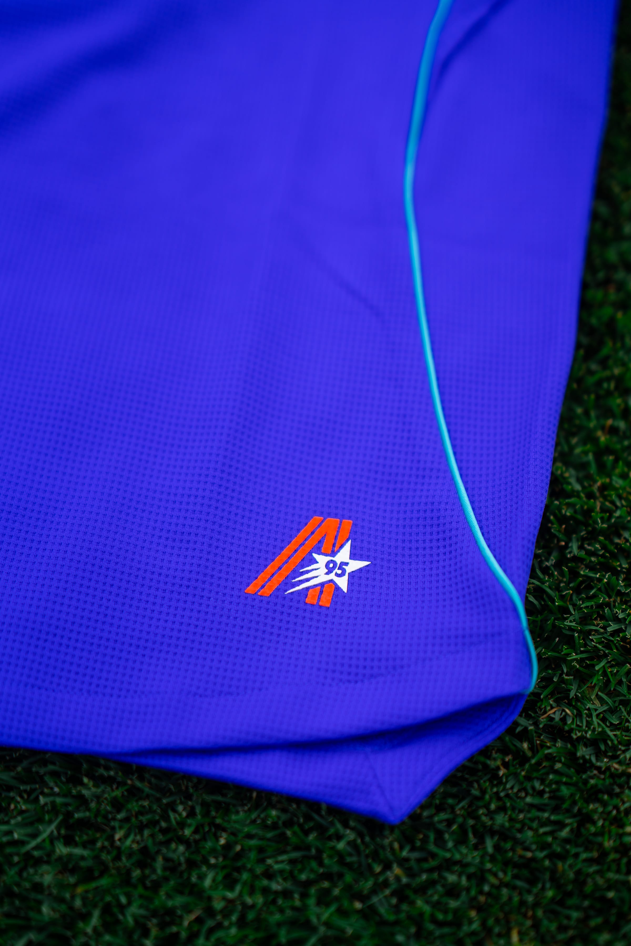 Sounders unveil 1990's-coded "Orca Kit"